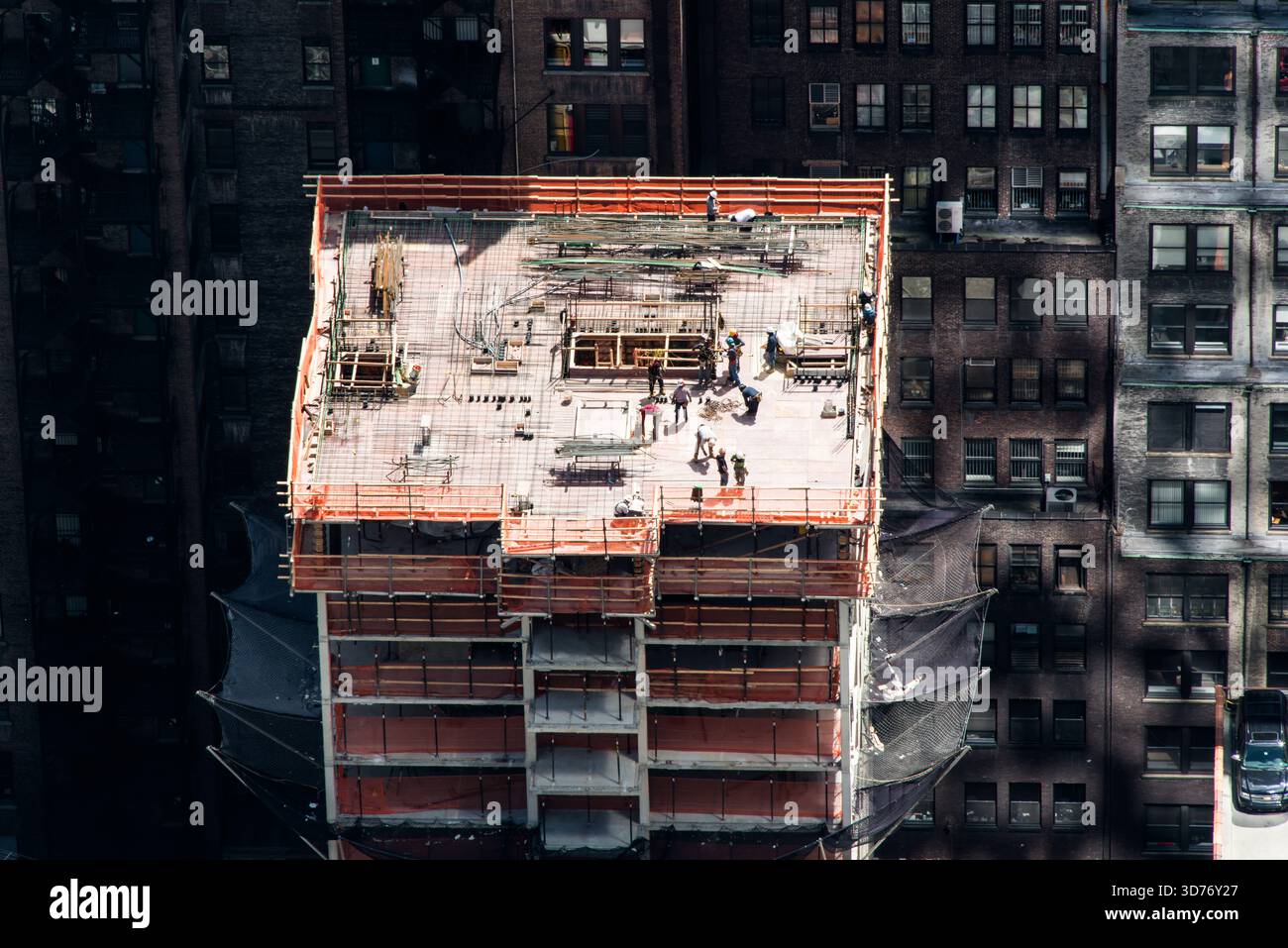 Roof construction skyscraper hi-res stock photography and images - Alamy