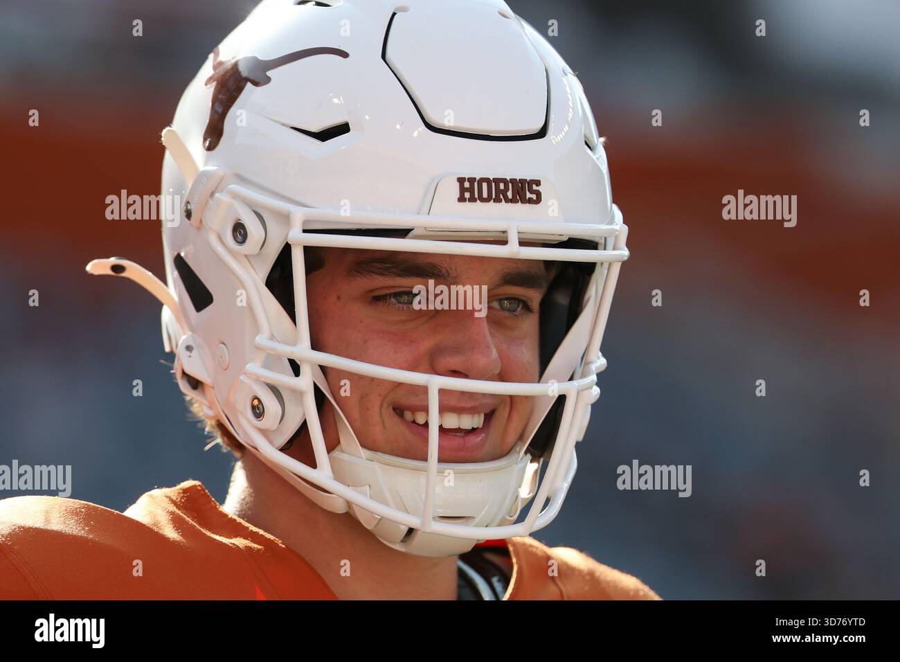 AUSTIN, TX - NOVEMBER 22: Quarterback Arch Manning #16 of the Texas ...