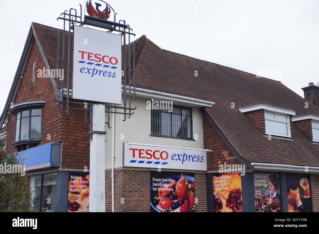 Tesco express logo hi-res stock photography and images - Alamy