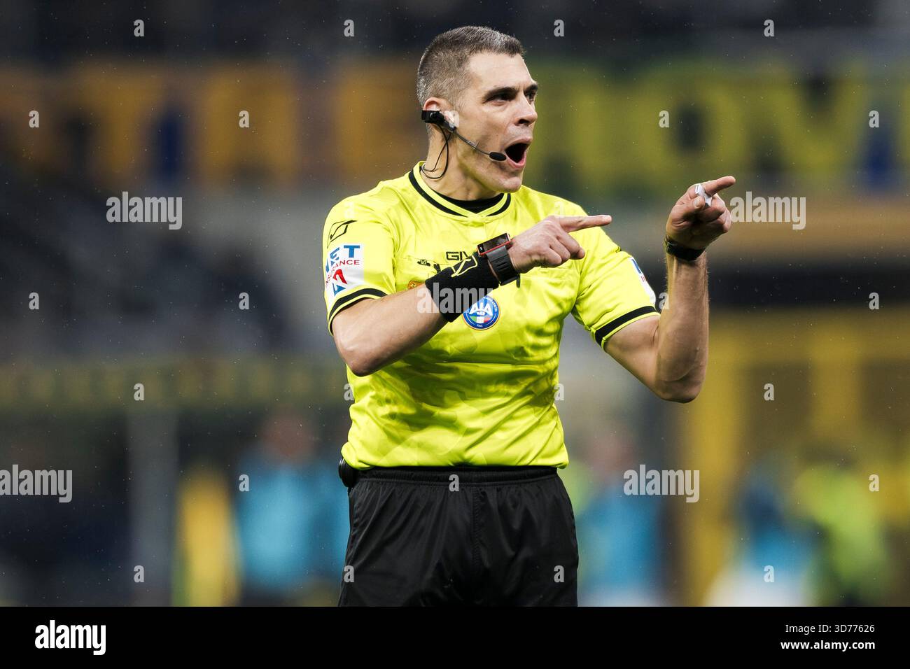 Referee Simone Sozza gestures during the Serie A football match between ...