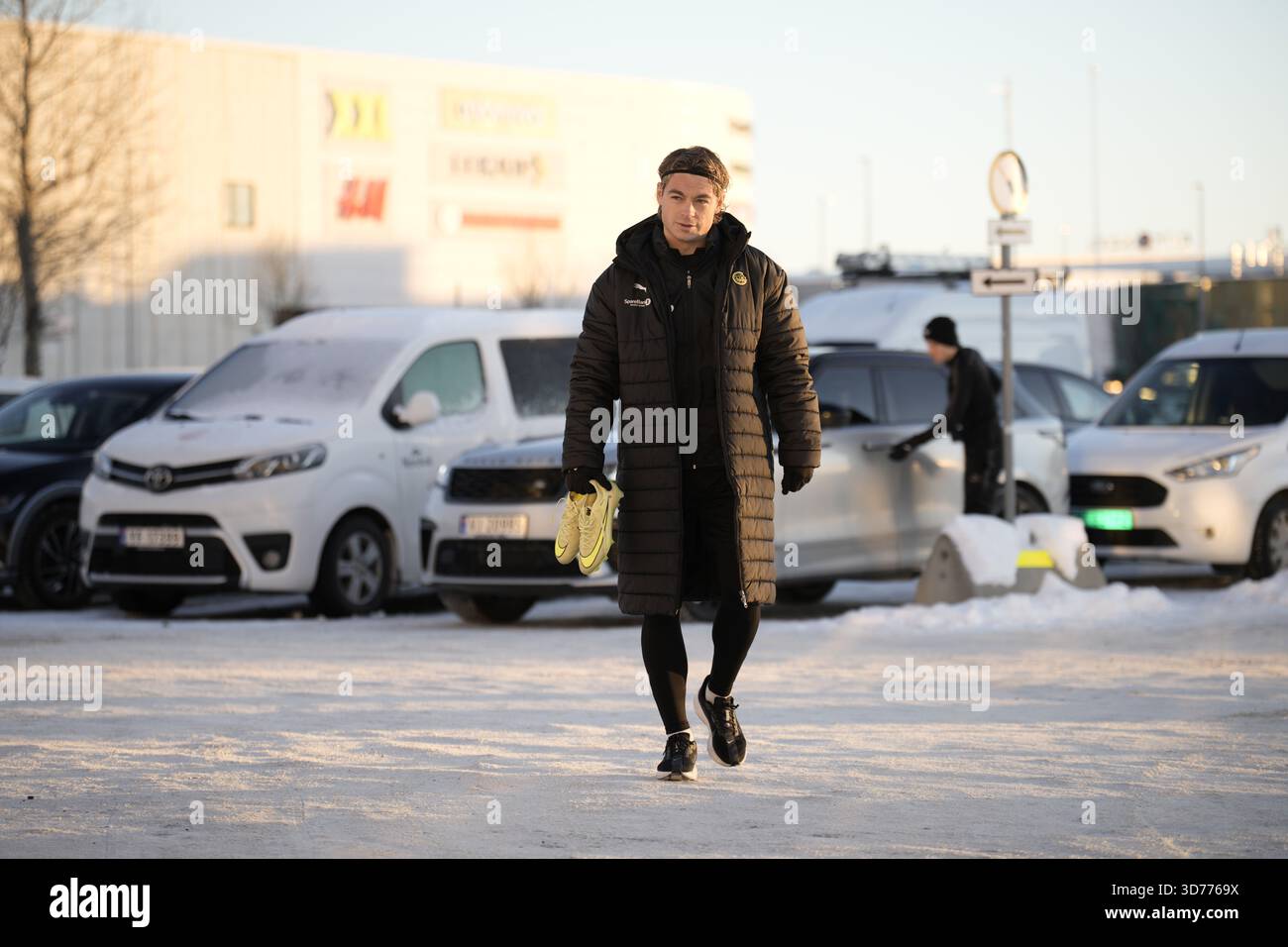 Bodø 20251124. Patrick Berg arrives at the indoor training of Bodø ...