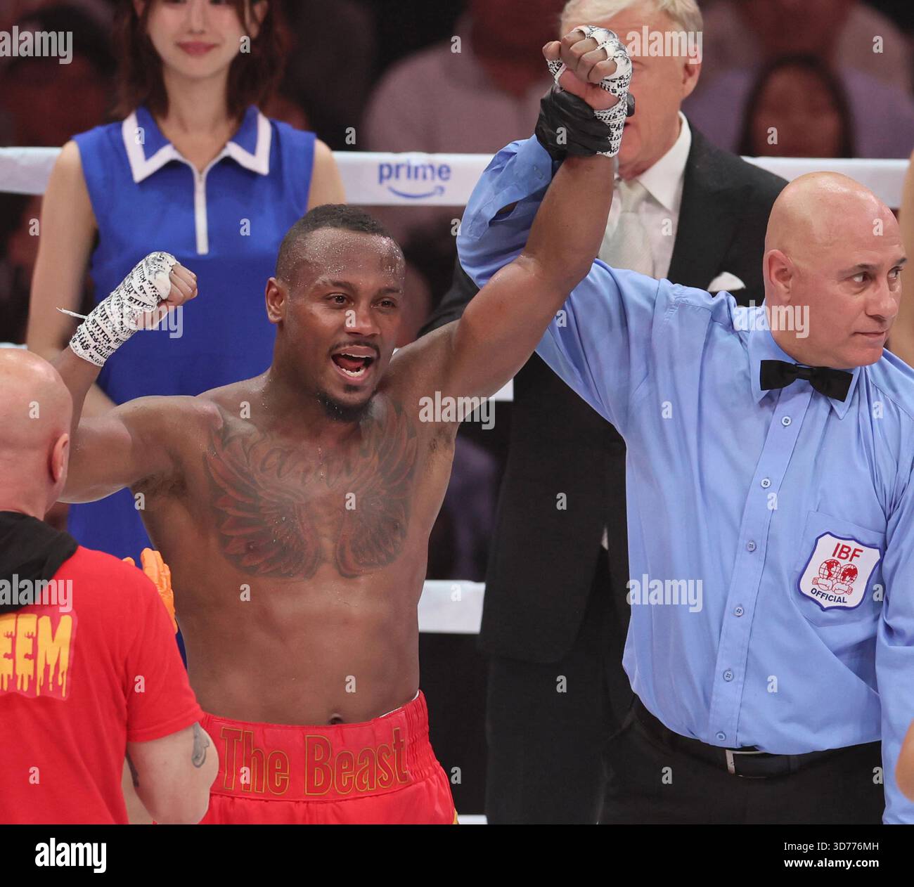 Raeese Aleem of United States celebrates during IBF World Featherweight ...