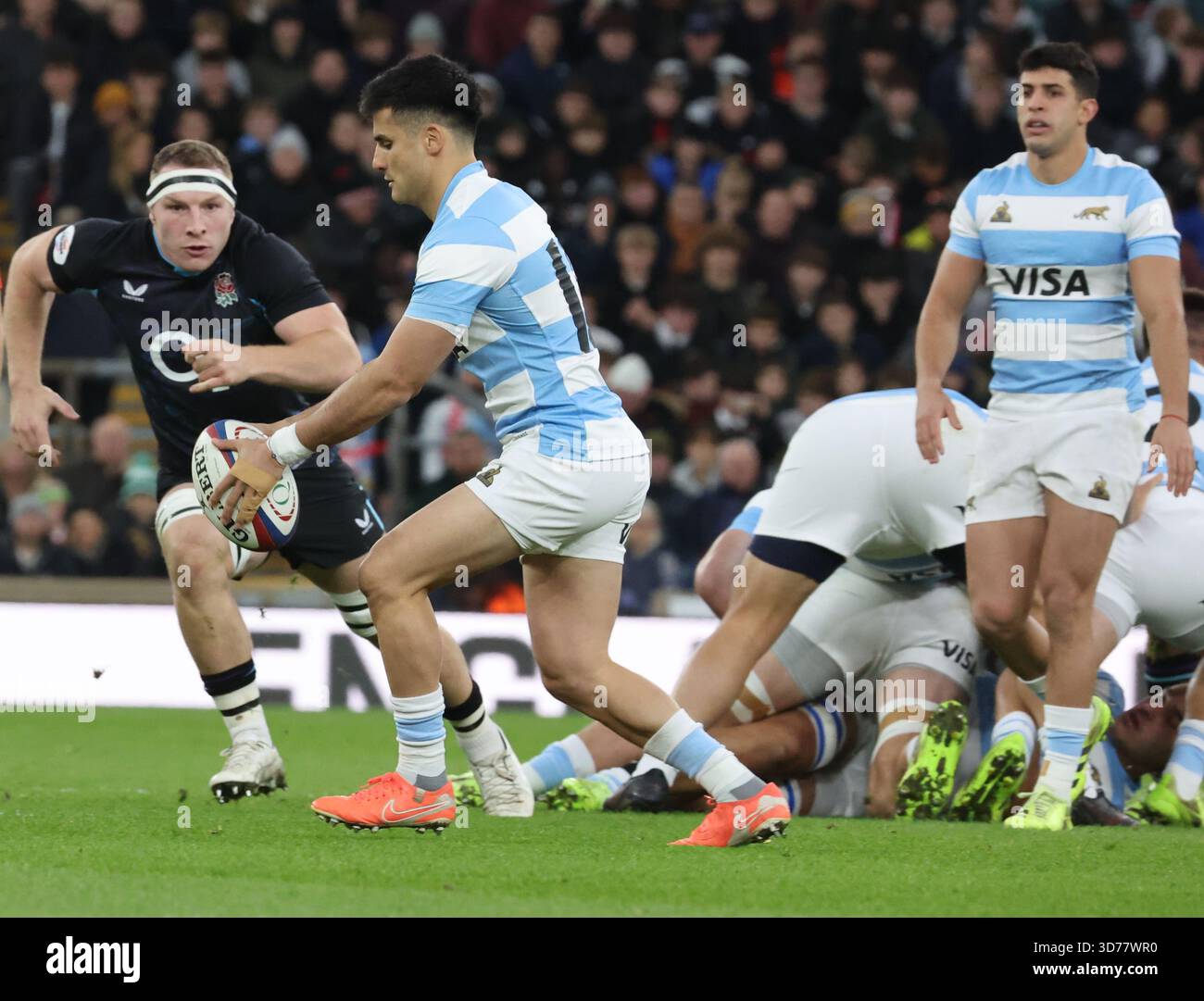 Tomas Albornoz of Argentina and England's Sam Underhull(Bath Rugby) in ...