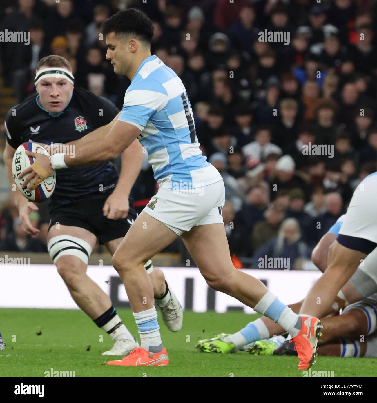 Tomas Albornoz of Argentina and England's Sam Underhull(Bath Rugby) in ...