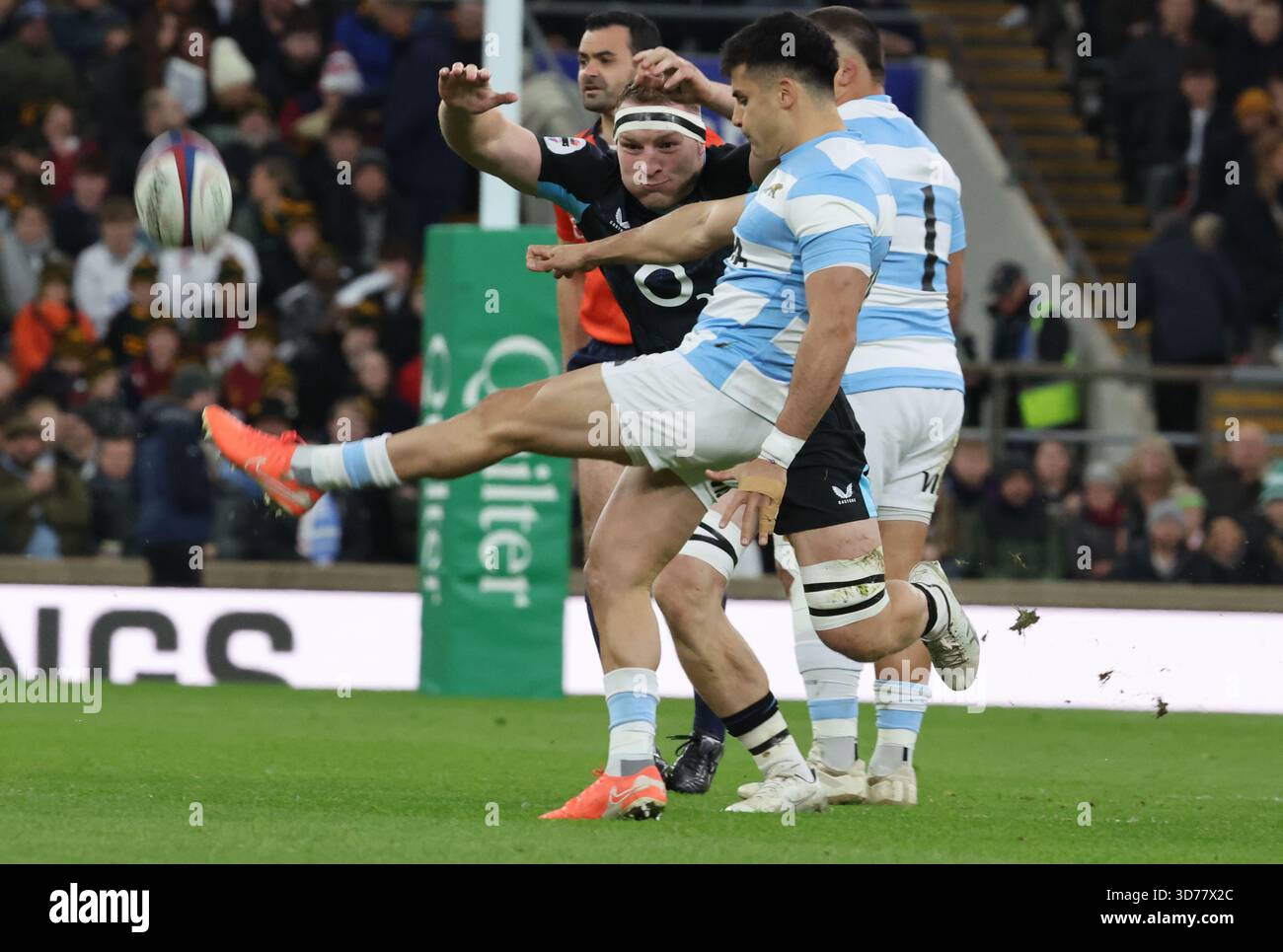 Tomas Albornoz of Argentina and England's Sam Underhull(Bath Rugby) in ...