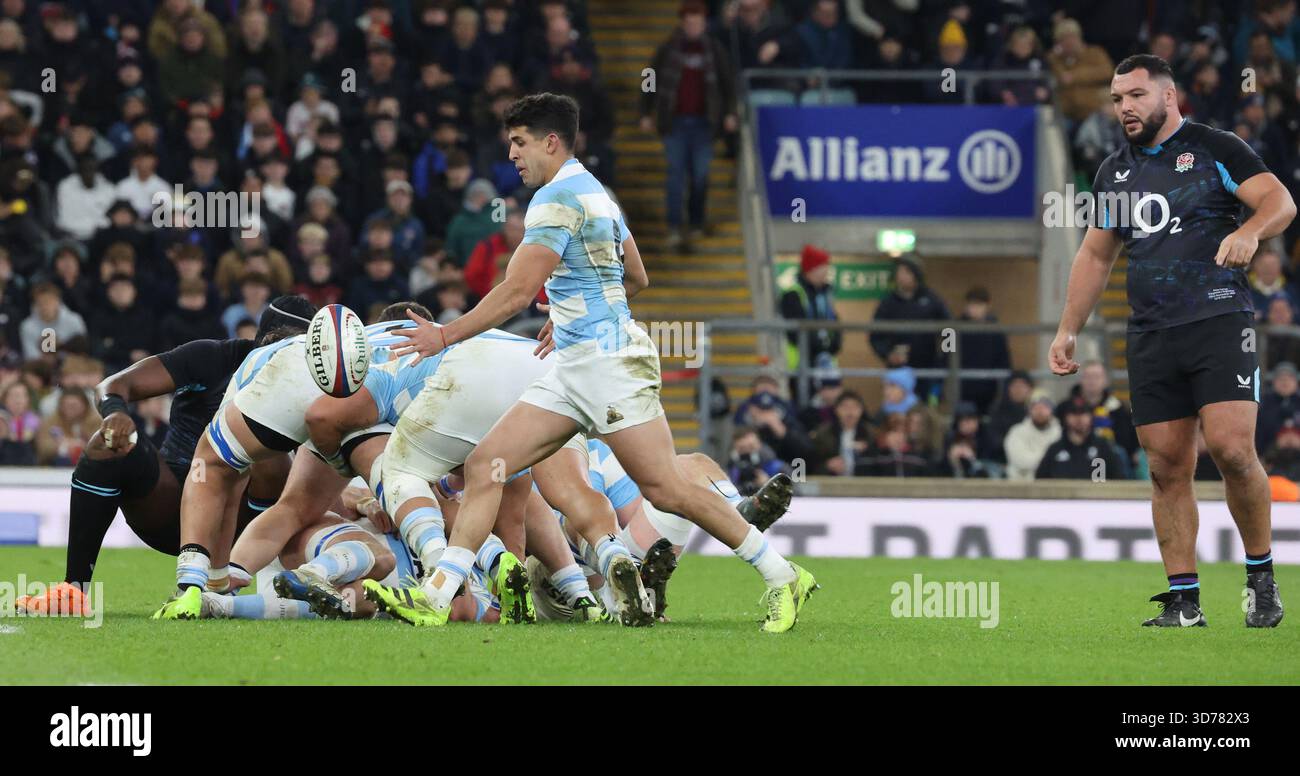 Simon Benitez Cruz(Newcastle Falcons) of Argentinaand England's Ellis ...