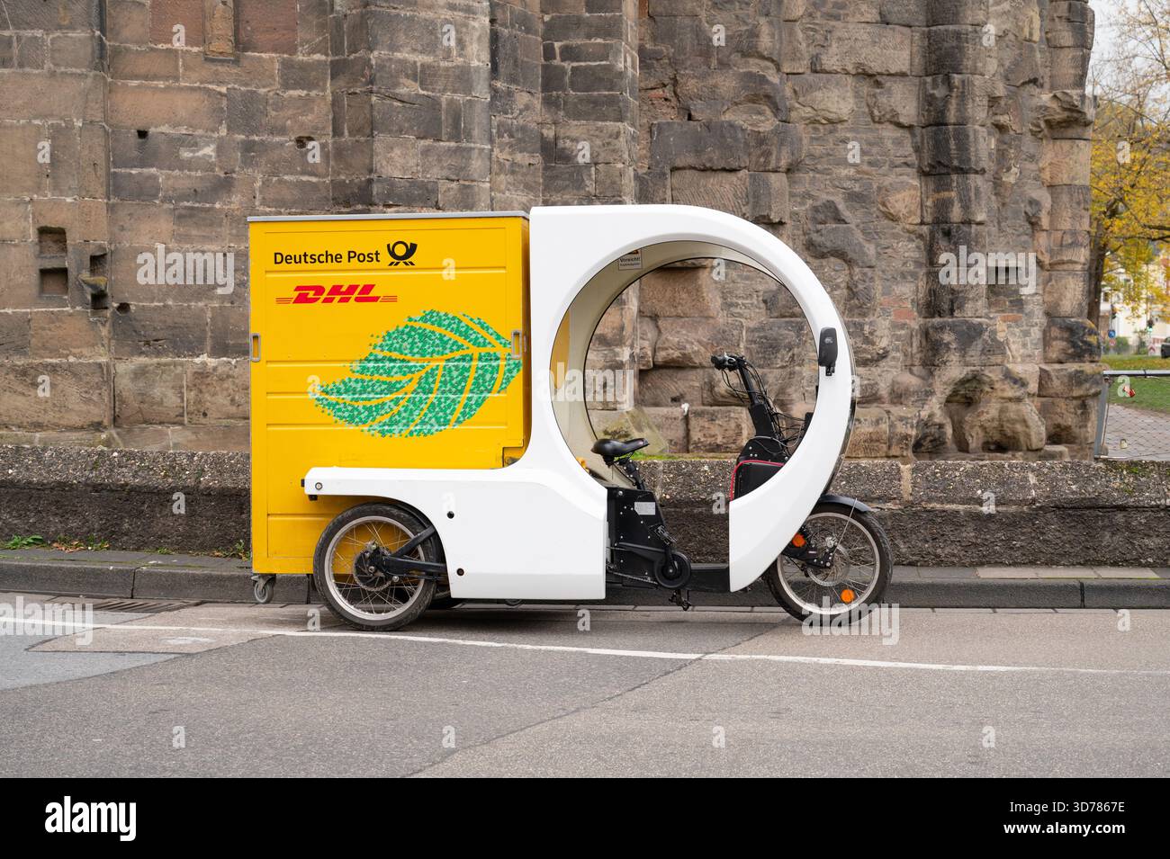 DHL decarbomile, electrical cargo bike to deliver parcels and letters ...
