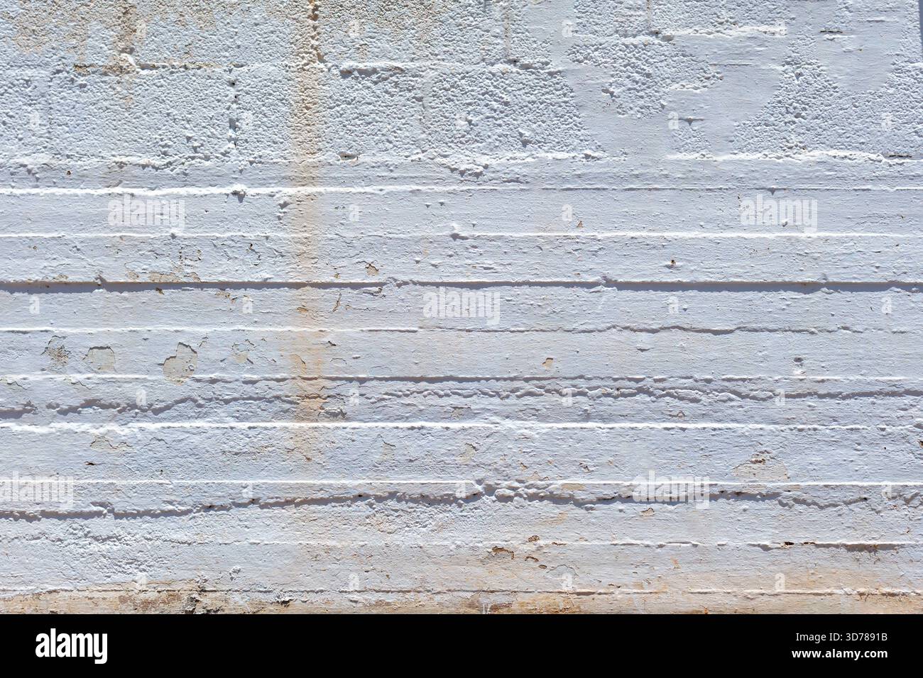 Whitewashed concrete wall with horizontal lines Stock Photo - Alamy