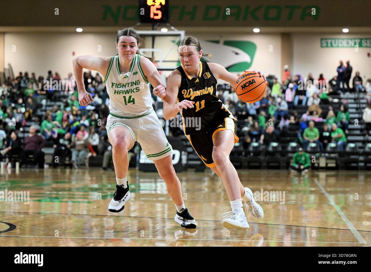 Wyoming Cowgirls forward Madi Symons (11) drives to the basket while ...