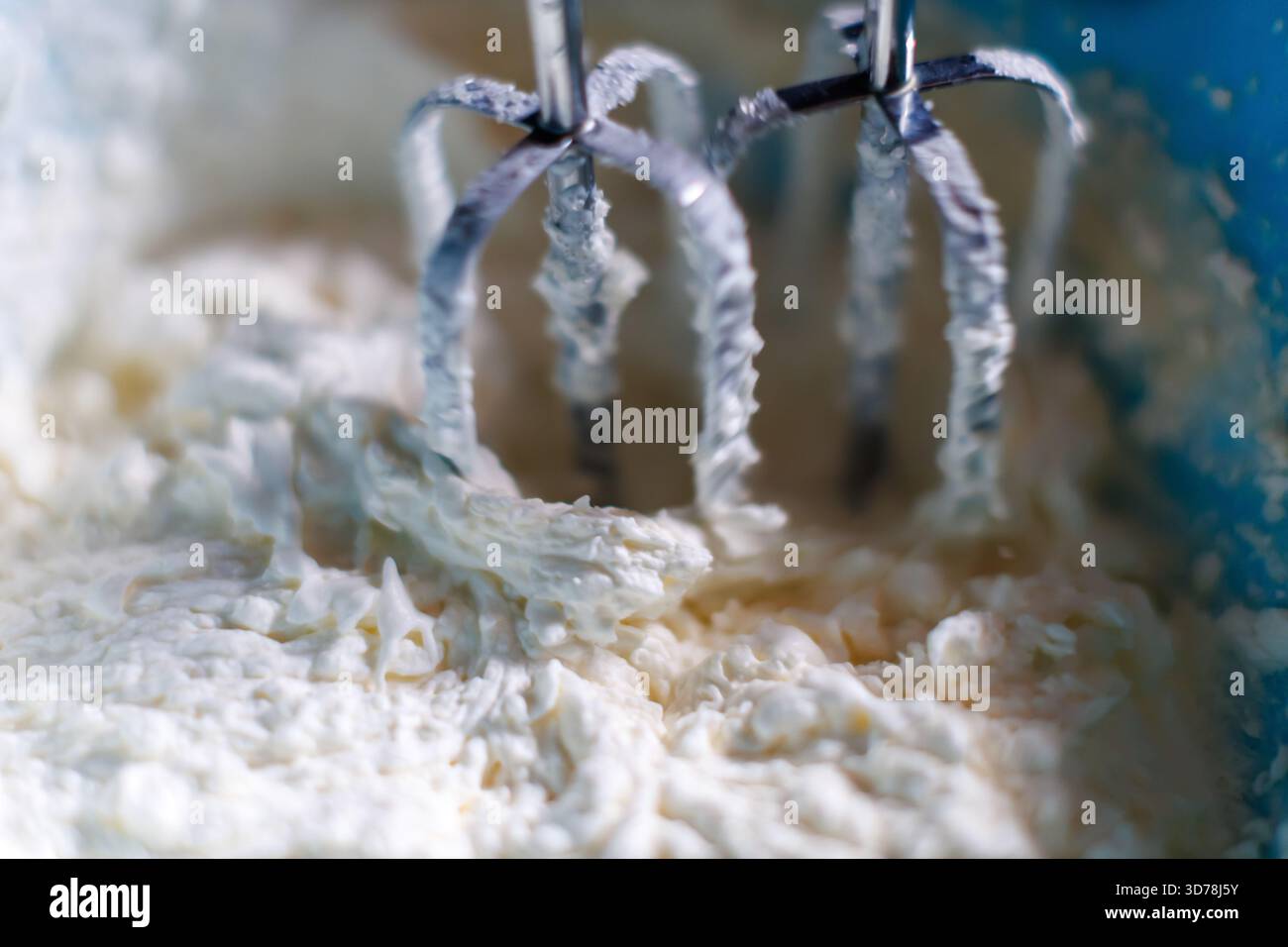 Cake batter consistency hi-res stock photography and images - Alamy