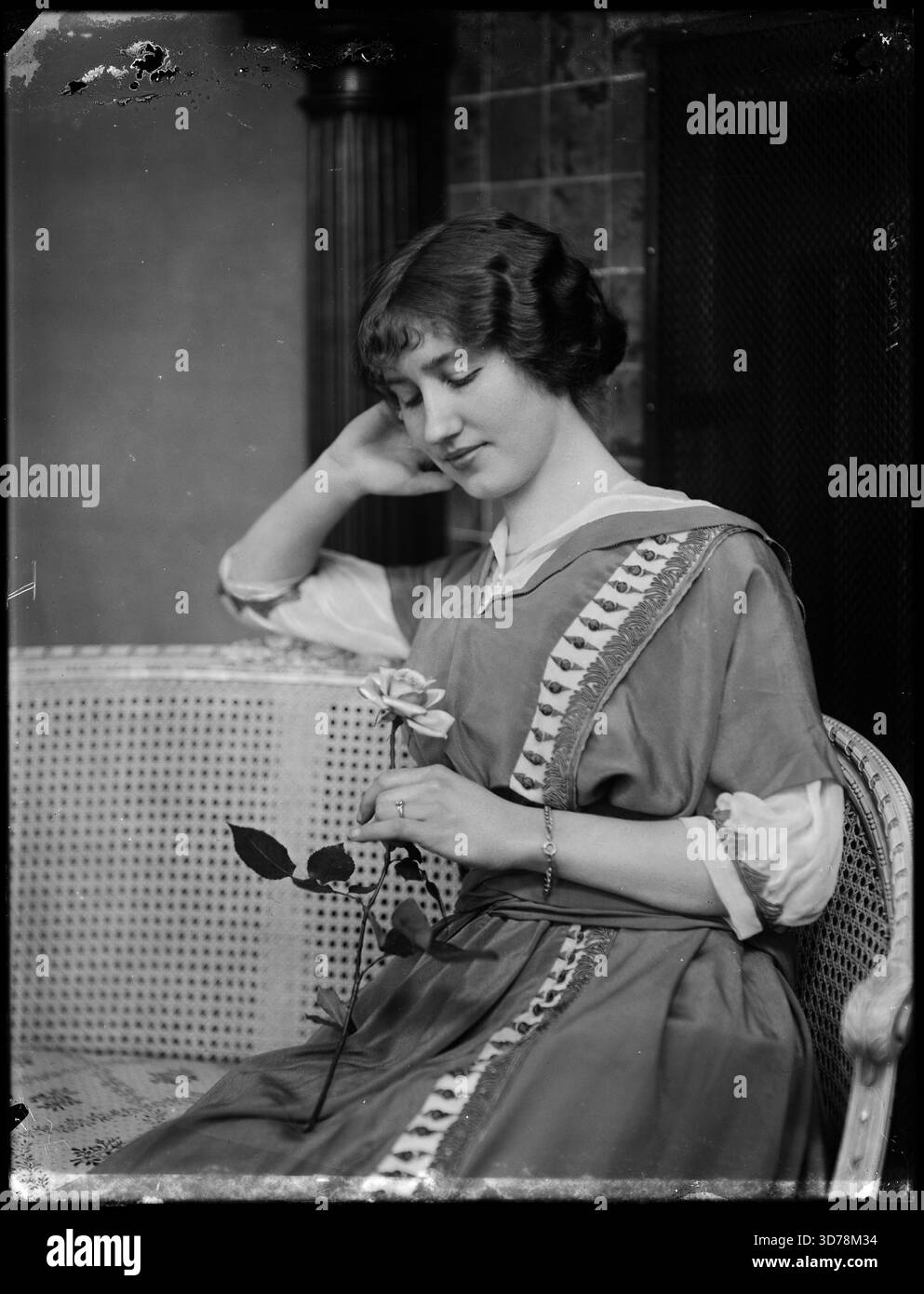 Dutch early 20th century fashion Black and White Stock Photos & Images ...