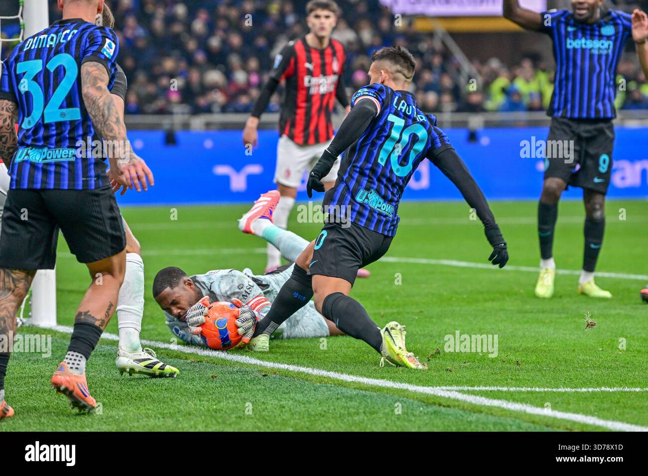 Milano, Italy. 23rd, November 2025. Goalkeeper Mike Maignan of AC Milan ...