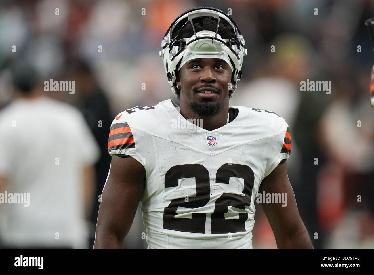 Cleveland Browns running back Dylan Sampson (22) before an NFL football ...