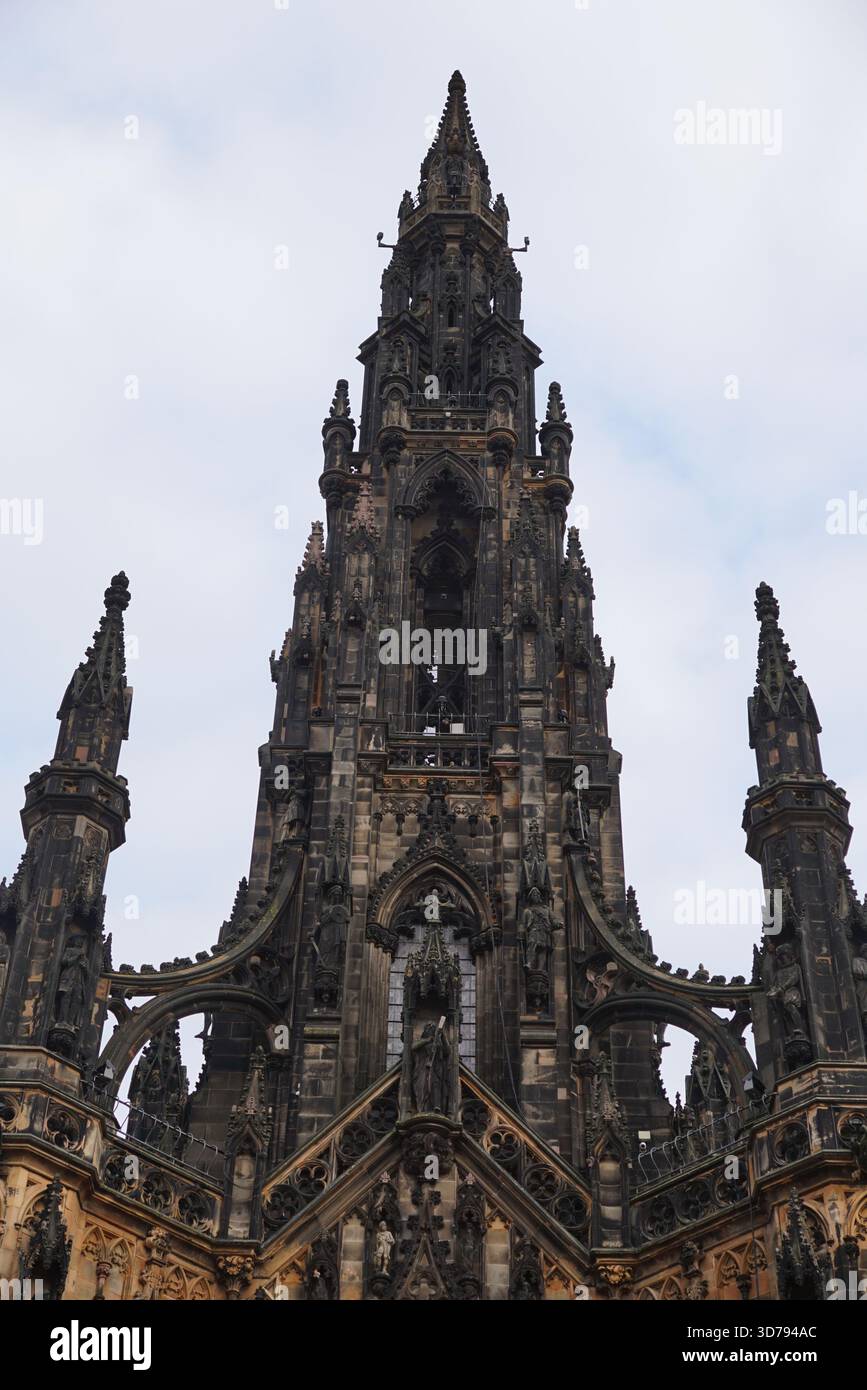 Tourist hotspot edinburgh hi-res stock photography and images - Alamy