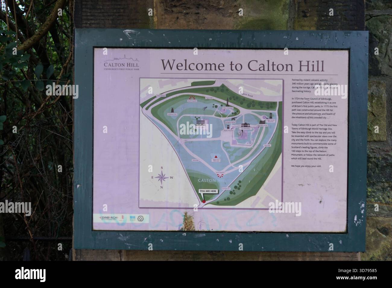 Welcome calton hill in edinburgh hi-res stock photography and images ...
