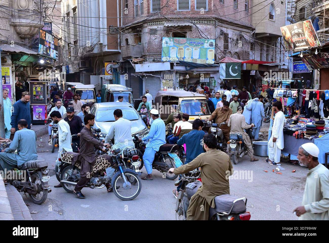 HYDERABAD, PAKISTAN, NOV 24: A large numbers of vehicles stuck in ...
