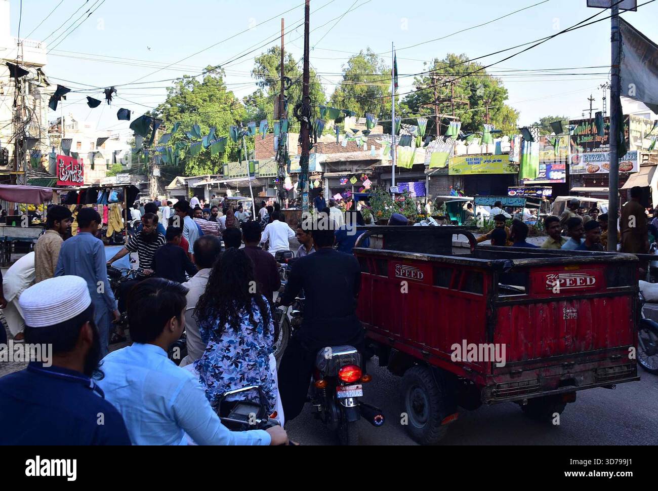 HYDERABAD, PAKISTAN, NOV 24: A large numbers of vehicles stuck in ...