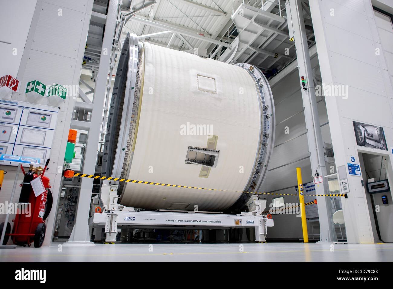 PRODUCTION - 18 November 2025, Bremen: An intertank structure for the ...