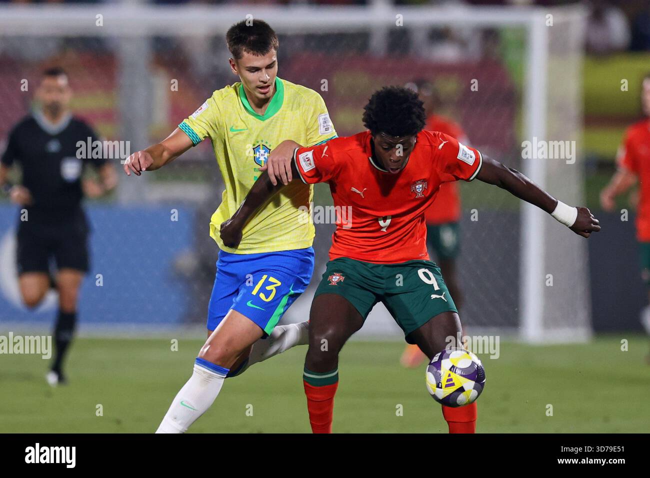 Brasil's Luccas Ramon fights for the ball against Portugal's Anisio ...