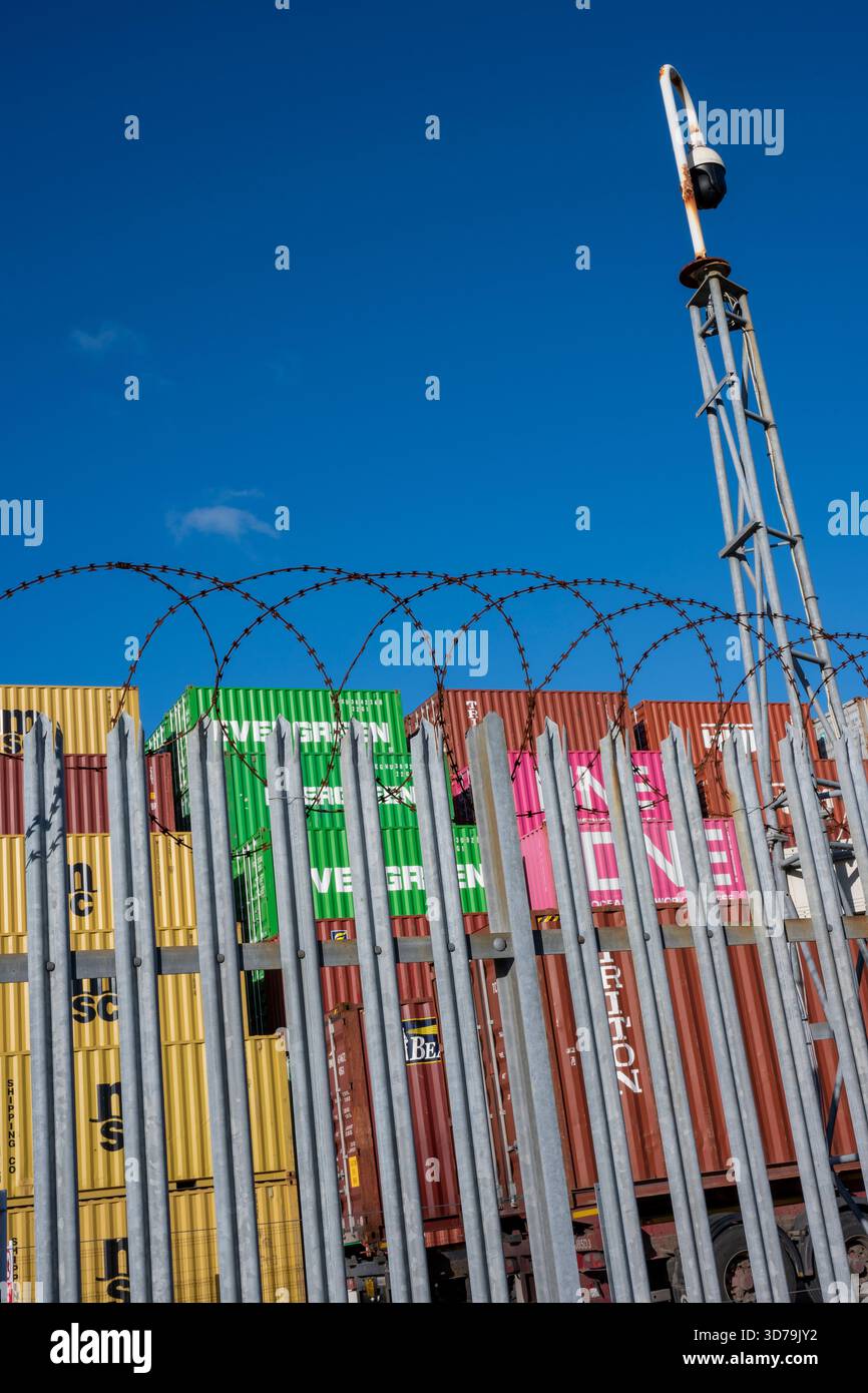 Mast mounted cameras hi-res stock photography and images - Alamy