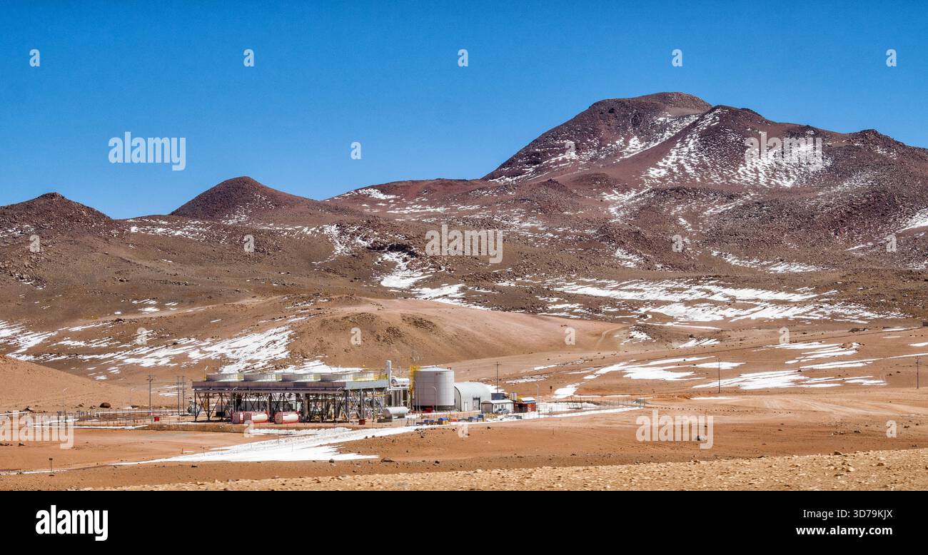 Experimental geothermal power generation plant at Sol de Manana geyser ...