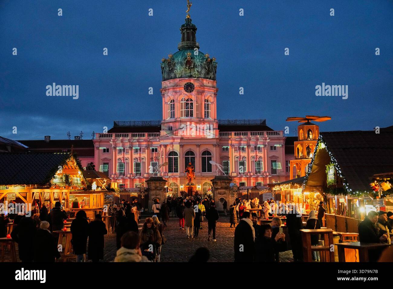 People enjoy their time at a Christmas Market at the Charlottenburg ...