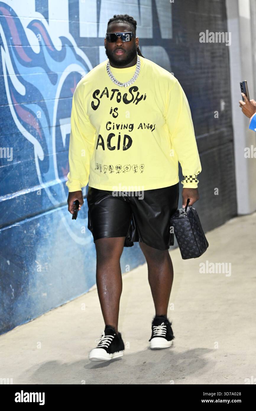 Tennessee Titans defensive tackle T'Vondre Sweat (93) arrives for an ...