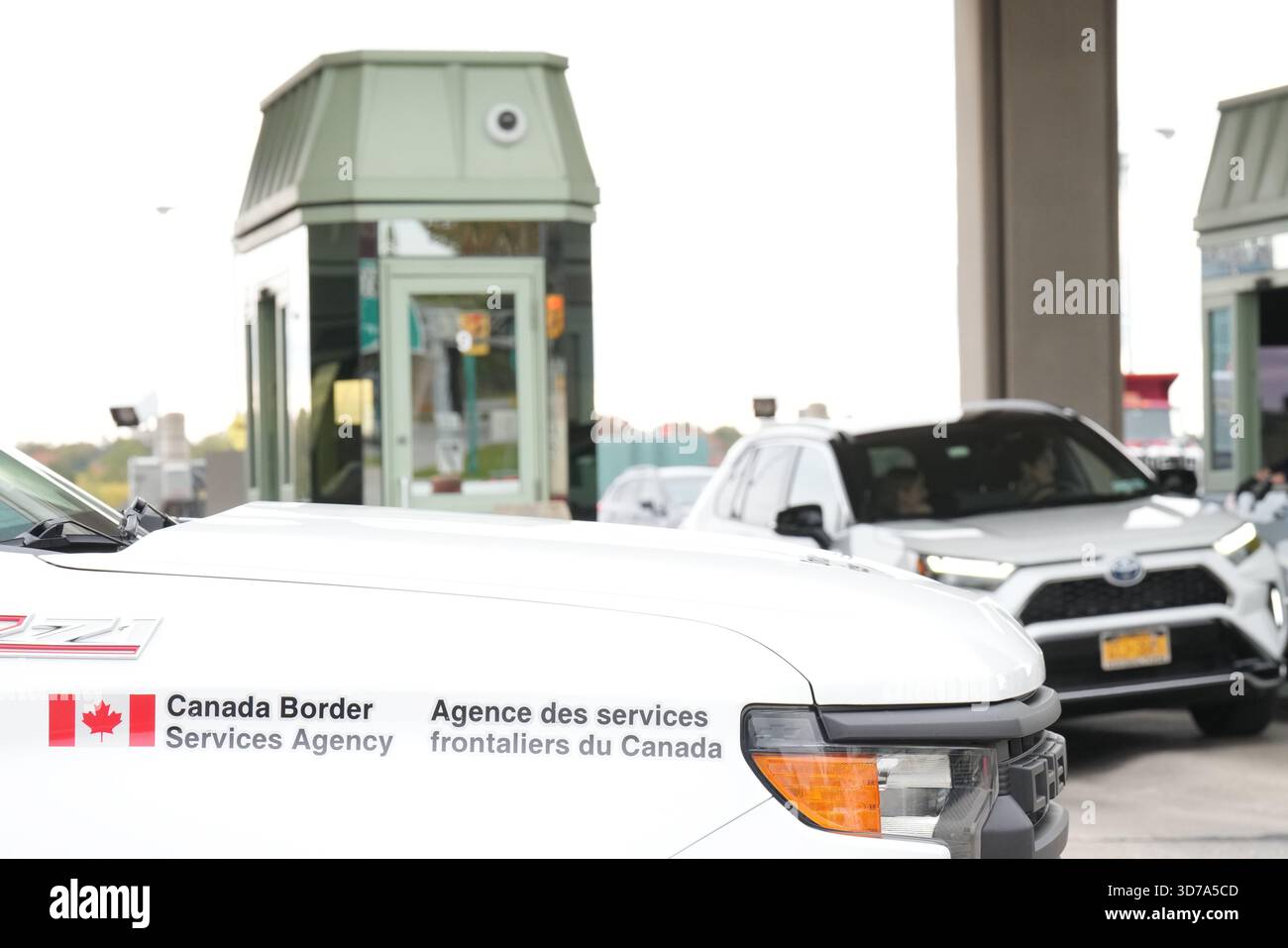 A Canada Border Services Agency vehicle is seen at the Rainbow Bridge ...