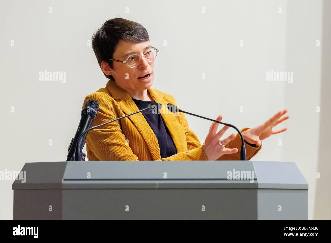 Lebenspartnerinnen hi-res stock photography and images - Alamy