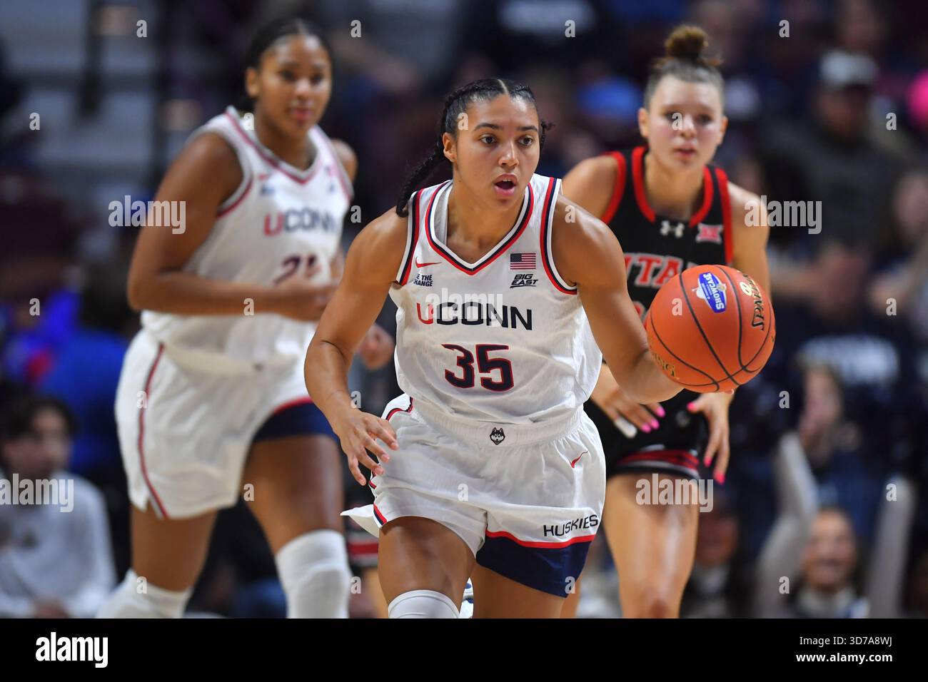UConn guard Azzi Fudd (35) drives with the ball in the first half of an ...
