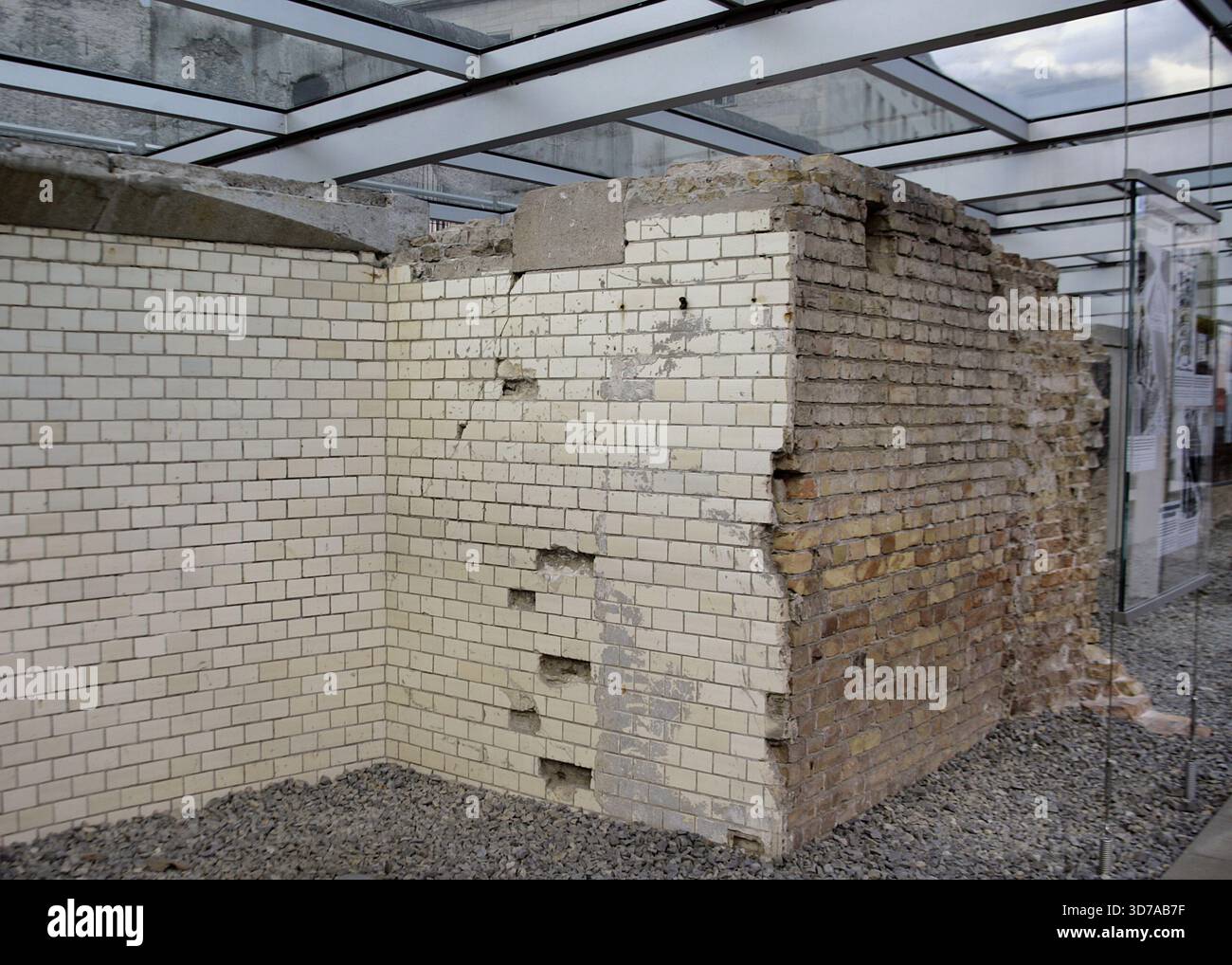 Ss 1945 berlin hi-res stock photography and images - Alamy