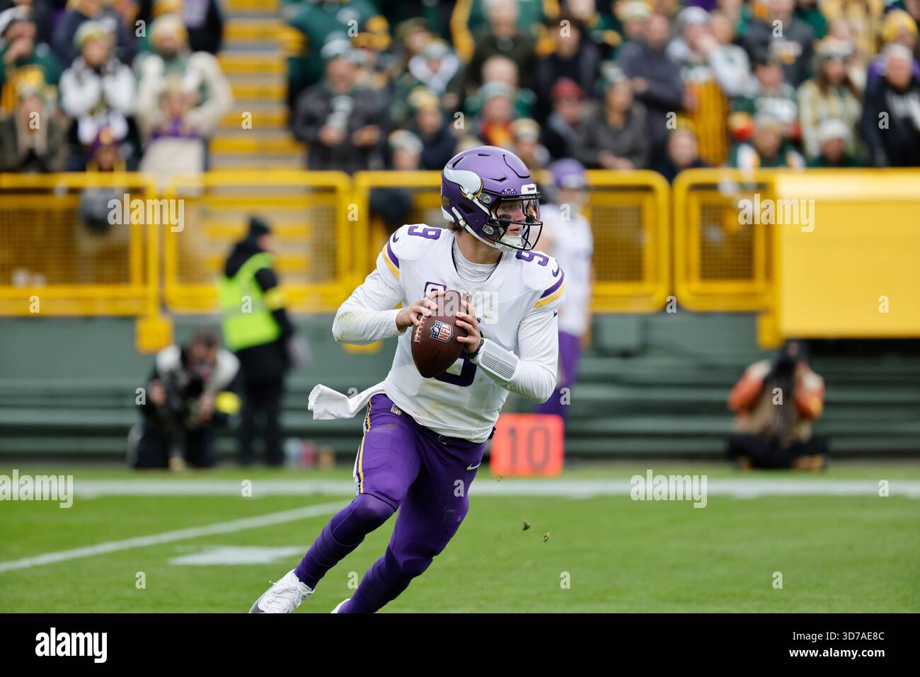 Minnesota Vikings quarterback J.J. McCarthy (9) during an NFL football ...