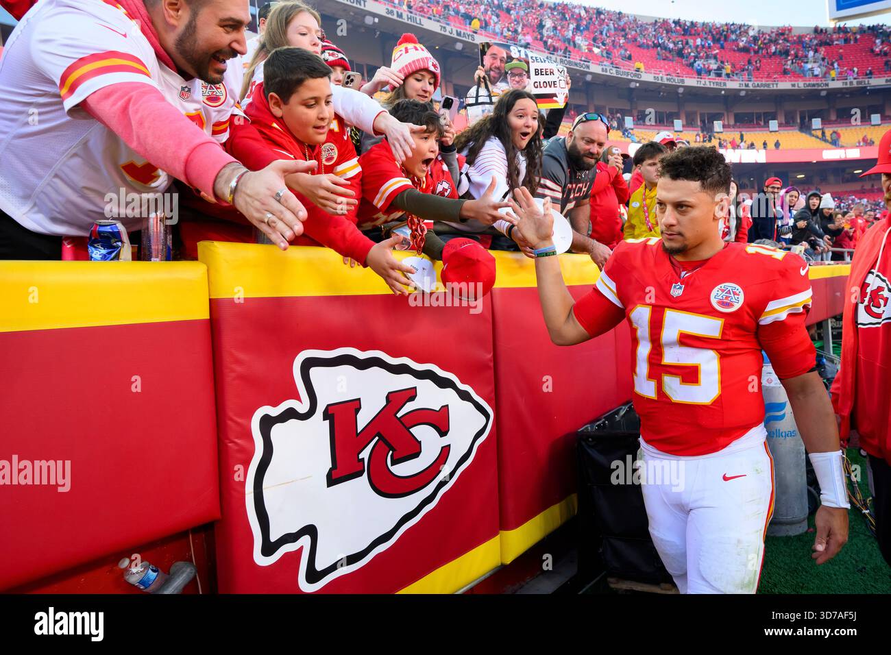 Kansas City Chiefs quarterback Patrick Mahomes (15) greets fans after ...