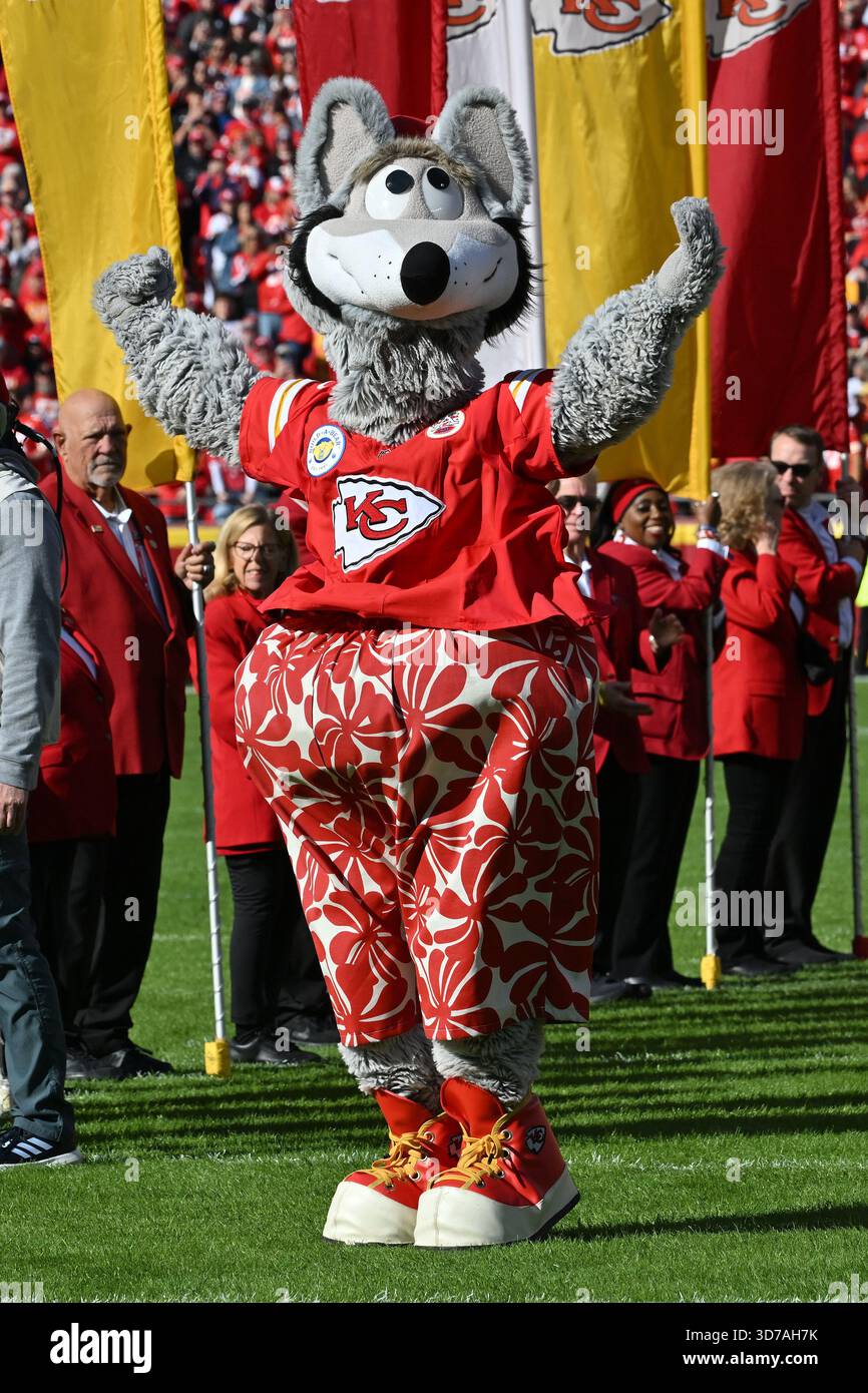 Kansas City Chiefs mascot performs during an NFL football game against ...