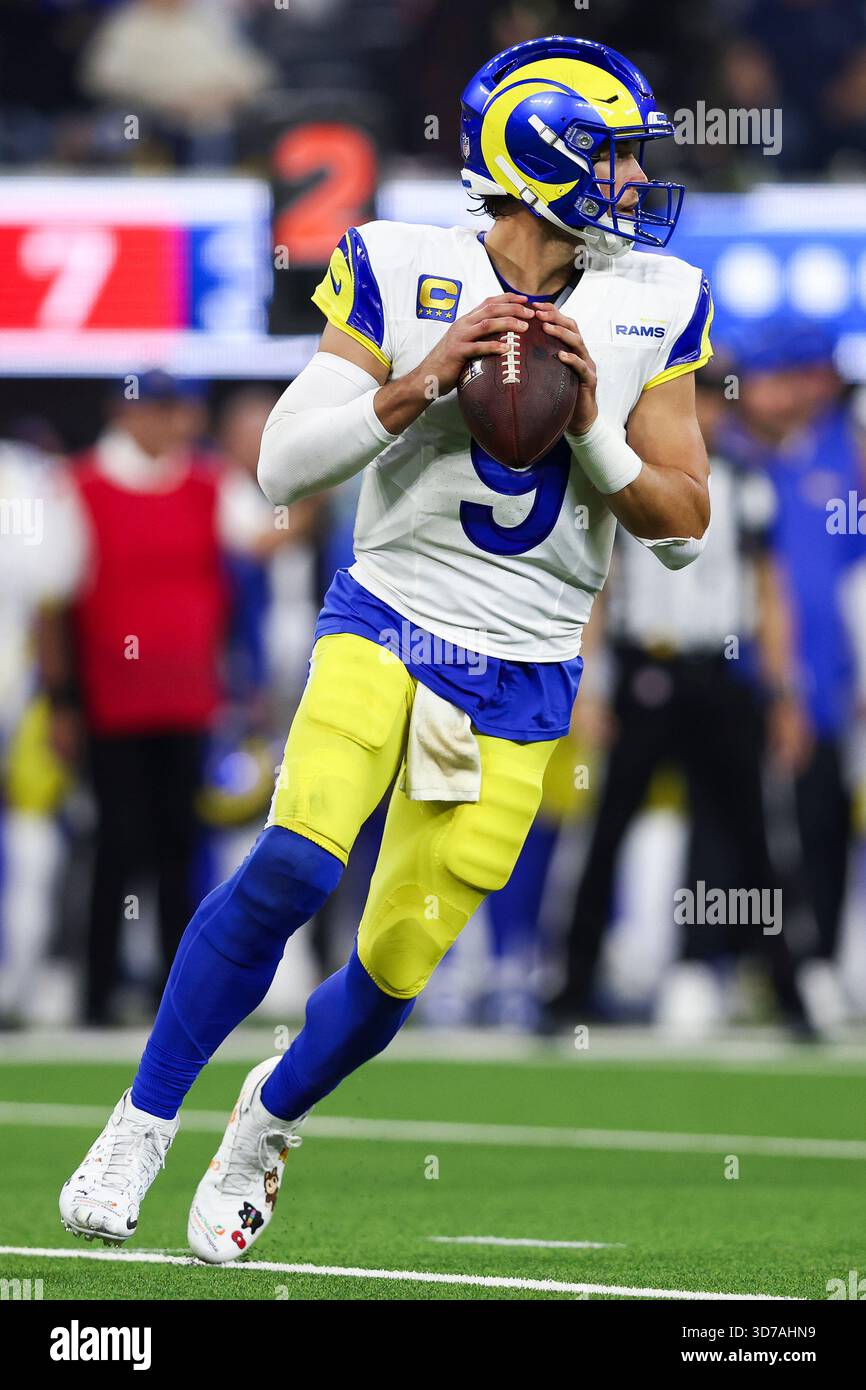 Los Angeles Rams quarterback Matthew Stafford (9) looks to make a pass ...