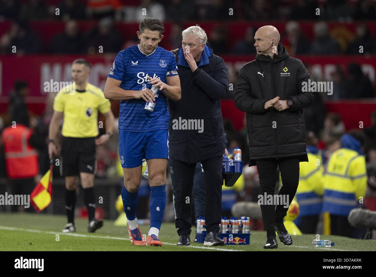 MANCHESTER, ENGLAND, NOV 24: Head Coach of Everton, David Moyes speaks ...