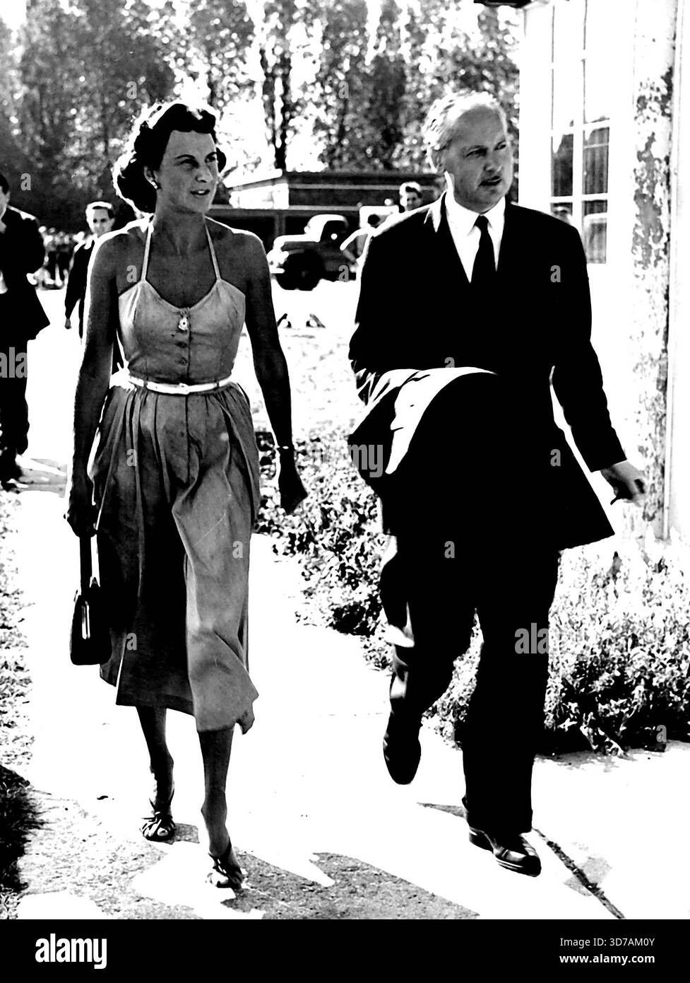 Mrs. Duke At Tangmere -- Mrs. Gwen Duke, wife of squadron leader ...