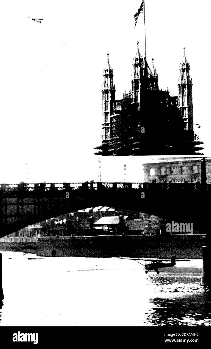 Flying under bridges Black and White Stock Photos & Images - Alamy