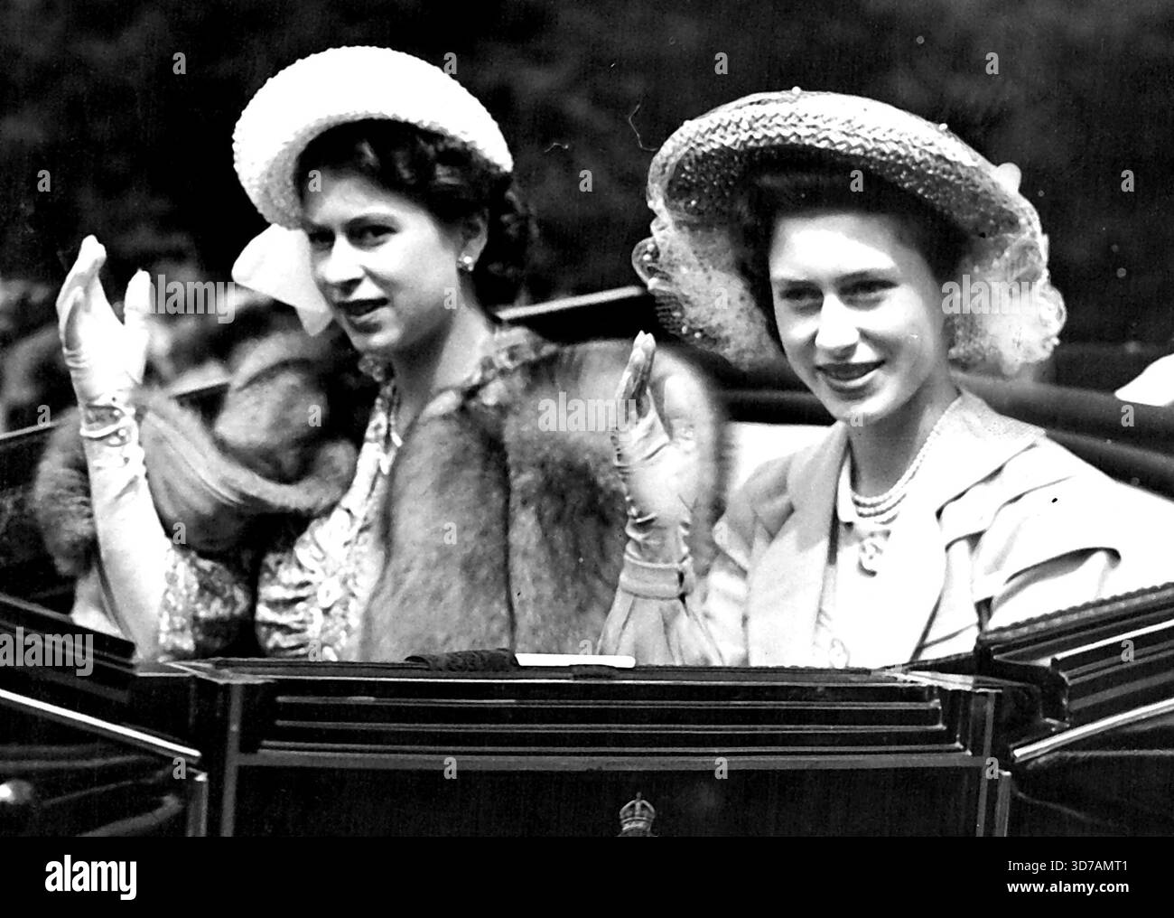 Royal Greeting at Royal Ascot :Princess Elizabeth (left) and her sister ...