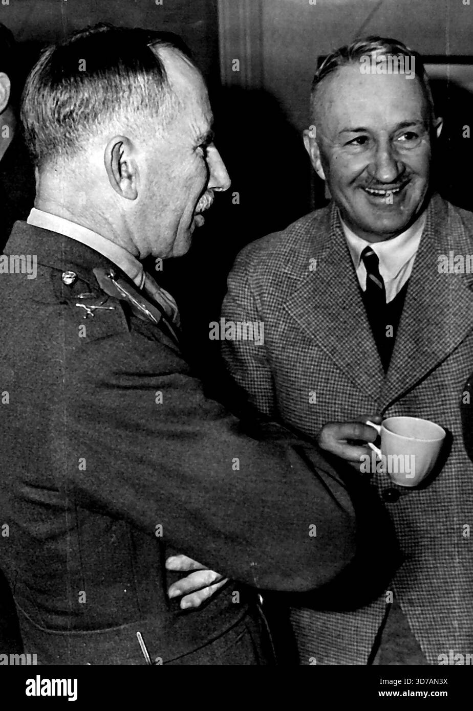 The Chief of N.Z. General Staff Lieut Gen. Sir John Duigan (right ...