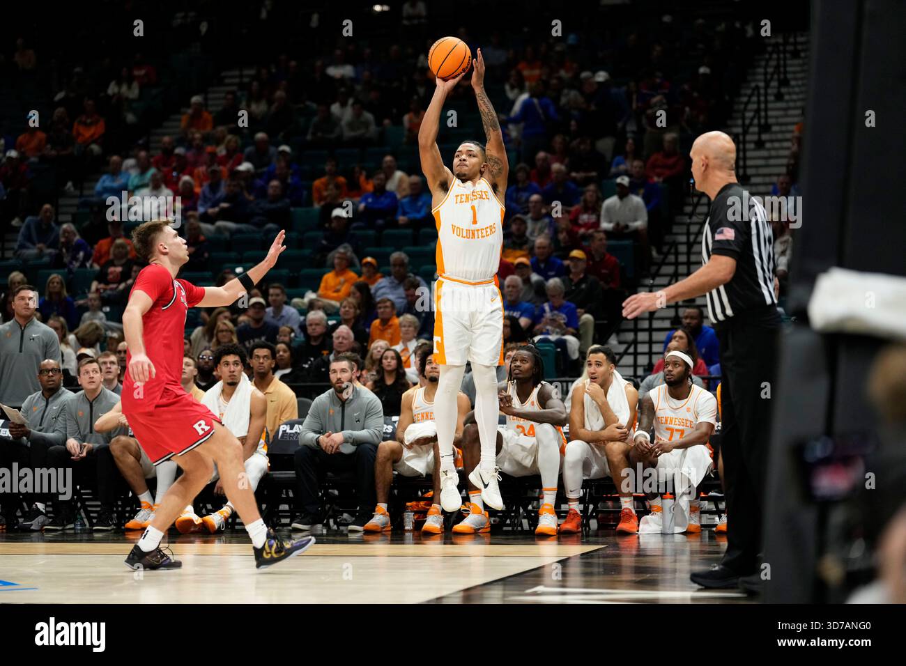 Tennessee guard Amari Evans (1) goes up to shoot against Rutgers guard ...
