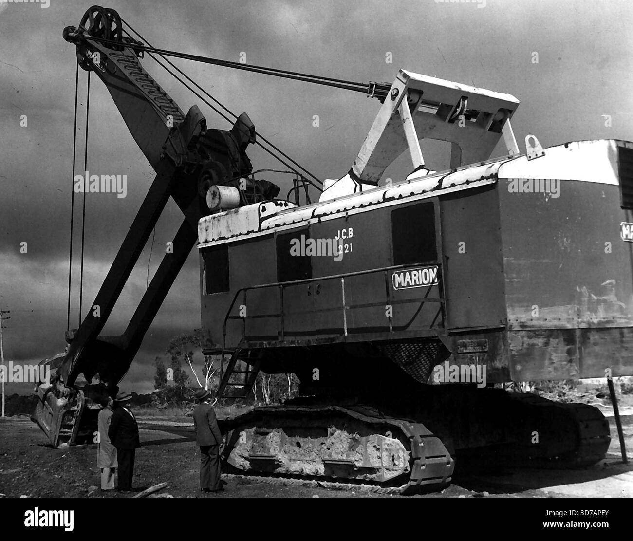 Joint Coal Board "Walking dragline excavator idle at Lidsdale open-cut ...