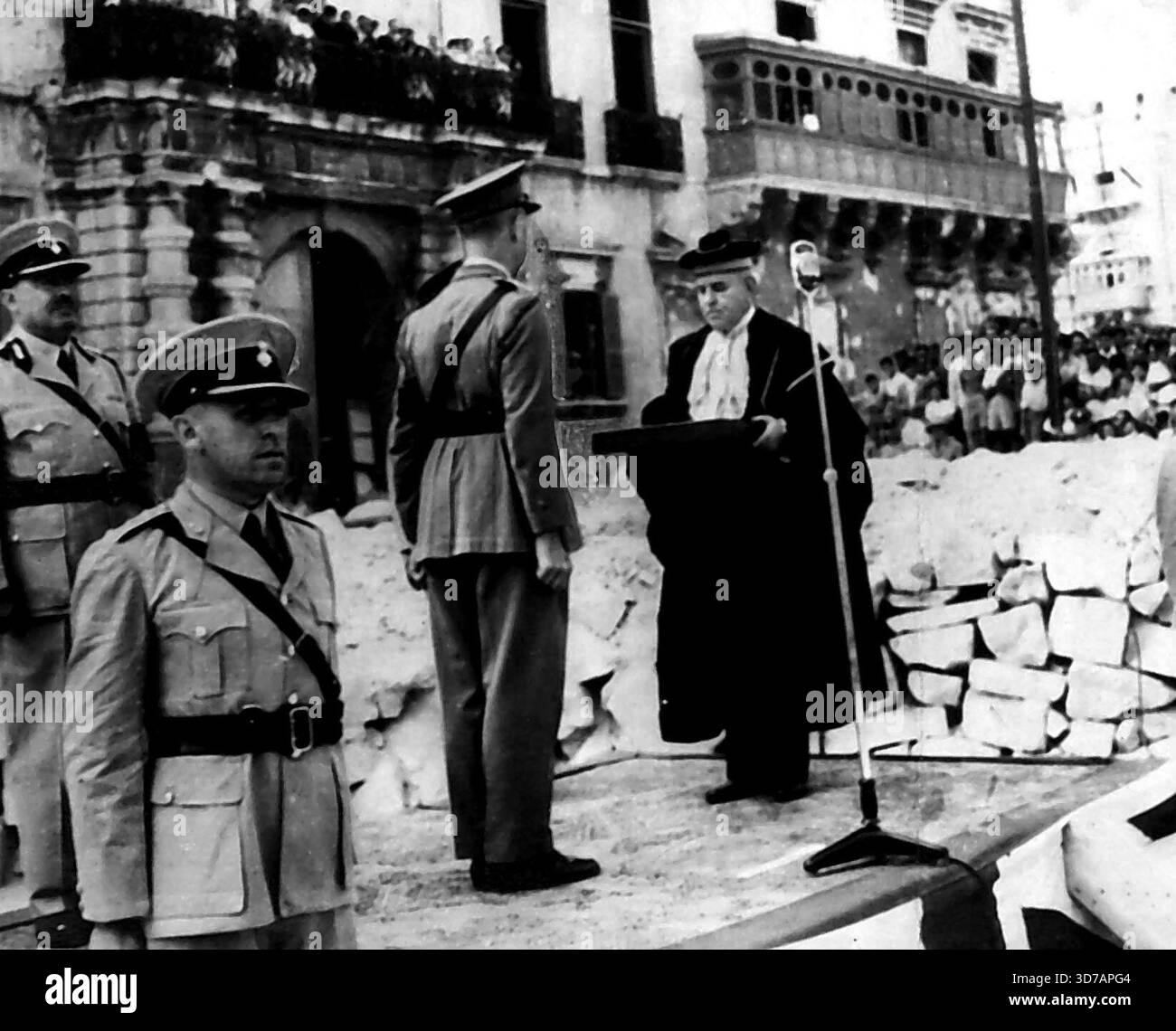 Malta receives george cross hi-res stock photography and images - Alamy