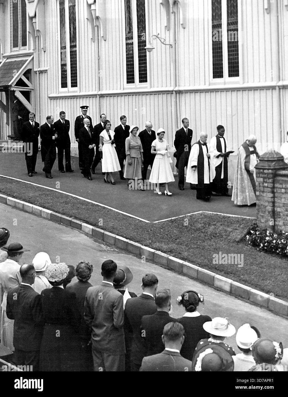 Queen Elizabeth and Duke of Edinburgh tour of New Zealand. December 31 ...