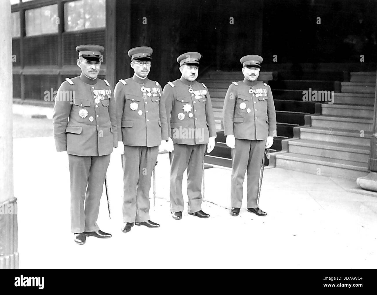 From left to right: The Lieutenant generals, Iwakoshi, Miyake, Doihara ...