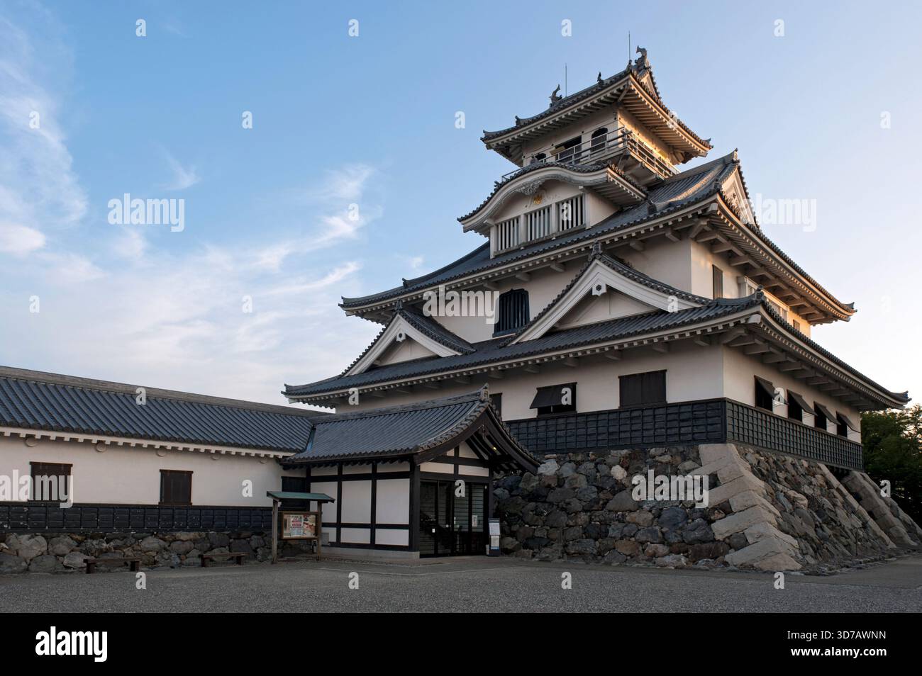 Nagahama Castle (長浜城), Nagahama-jo, is a 1983 concrete reconstruction ...