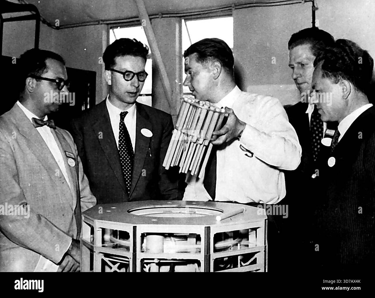 International Scientists Visit Harwell -- Mr. T.G.Smith of the Harwell ...