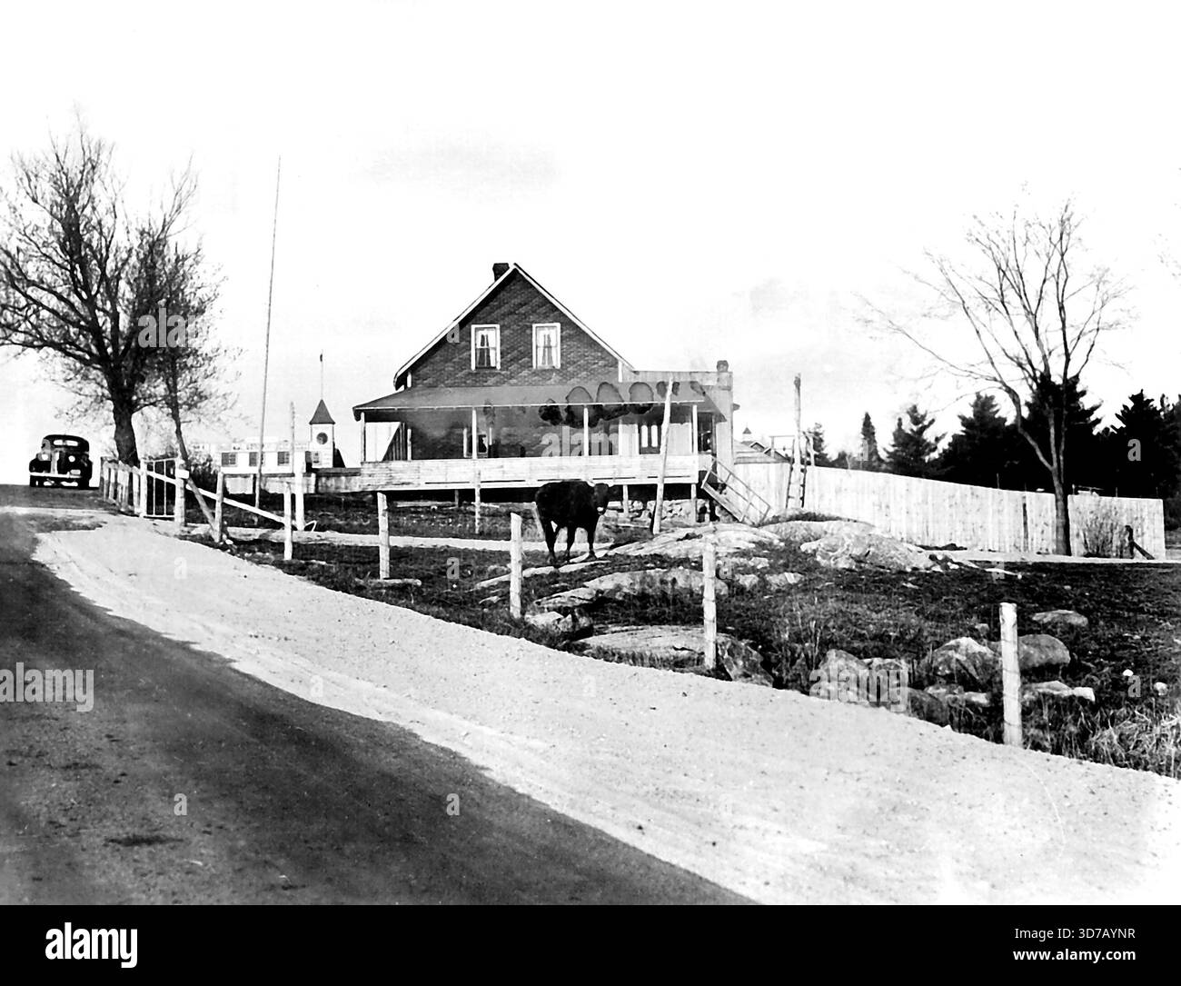View yard house from Black and White Stock Photos & Images - Alamy