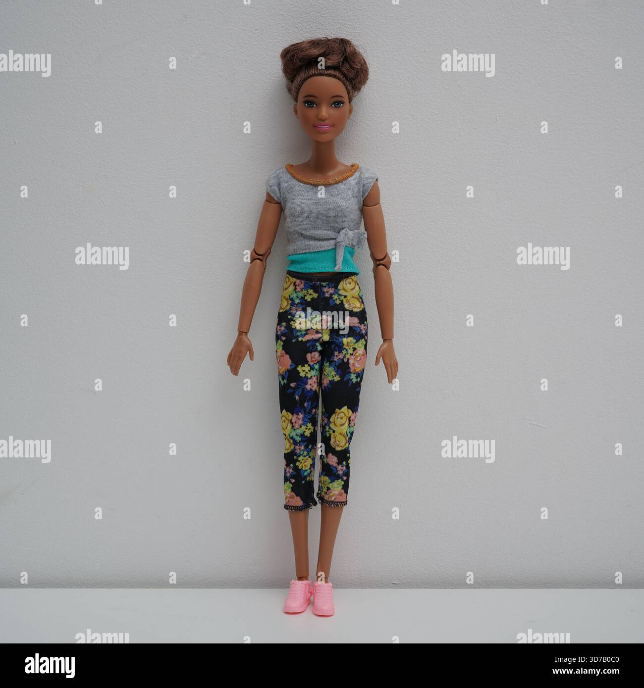 Barbie Made to Move tanned skin doll in athleisure wear, bun hair ...