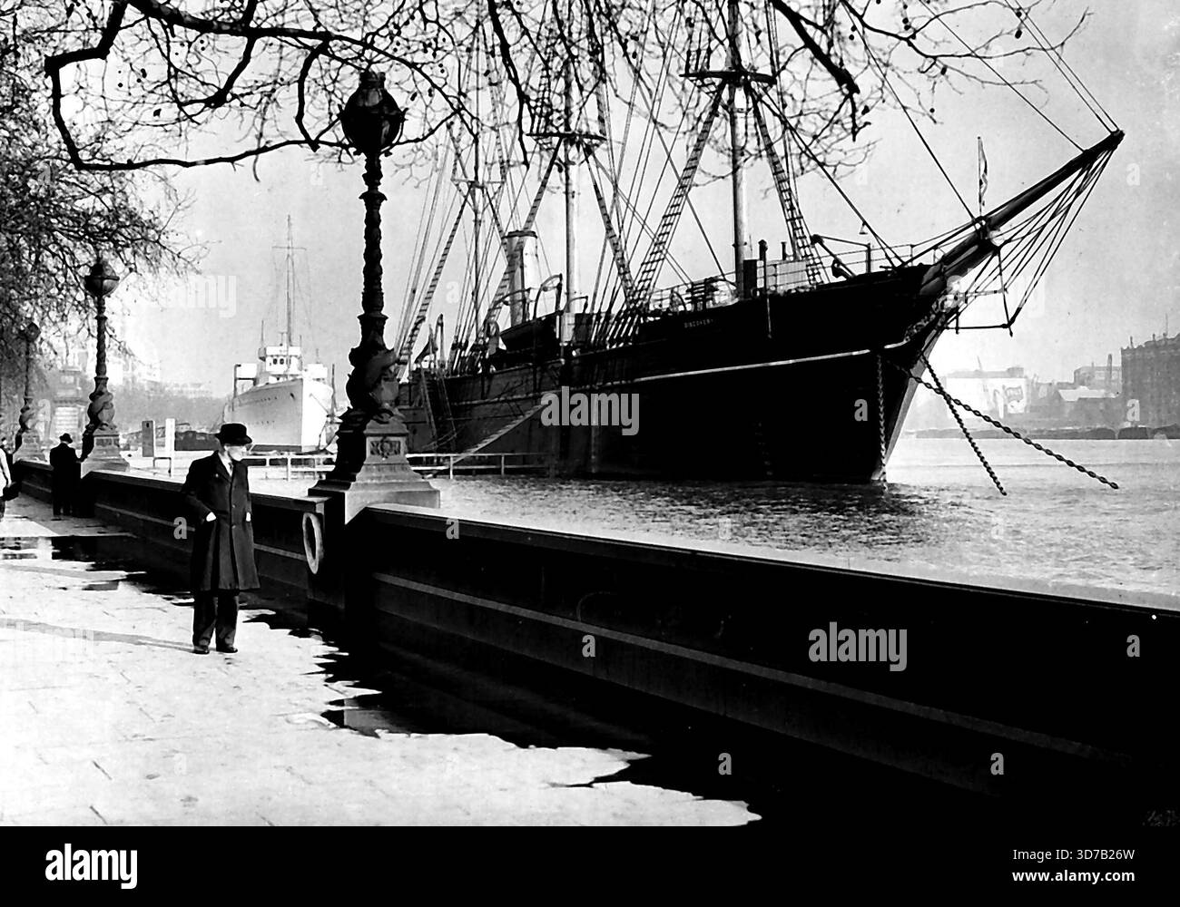 Abnormal Tides Cause Thames Flooding -- The training ship "Discovery ...
